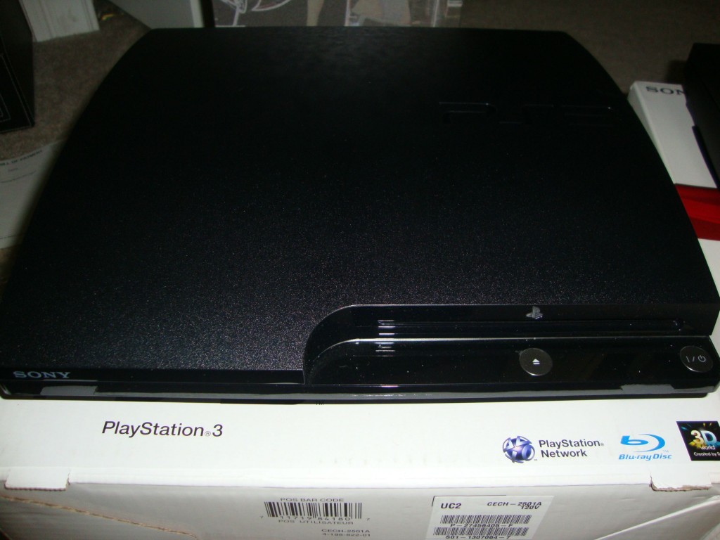 New PS3 CECH – 3000A/B pics; wifi LED removed